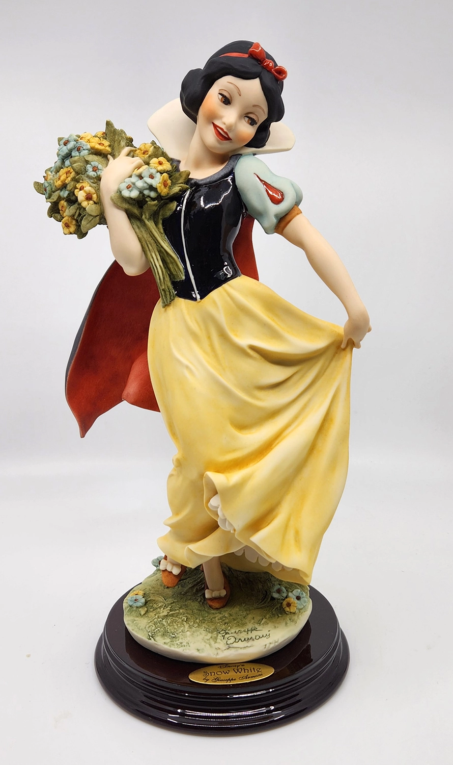 Giuseppe Armani Snow White & Flowers 1529C Open Edition Sculpture.